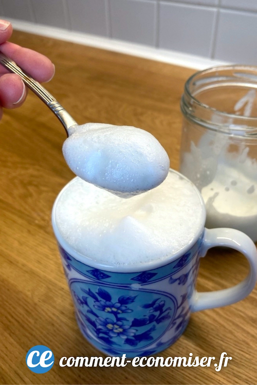 Comment Faire une Mousse de Lait Maison ? La Recette Facile Sans Machine.