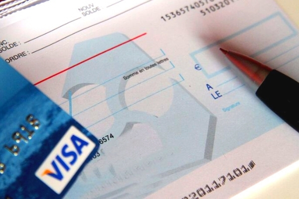 8 Bonnes Raisons de Continuer à Payer Par Chèque.