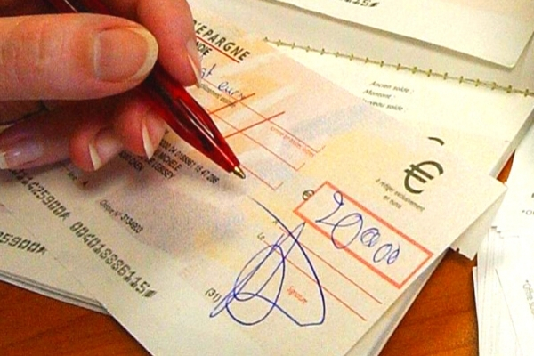 8 Bonnes Raisons de Continuer à Payer Par Chèque.