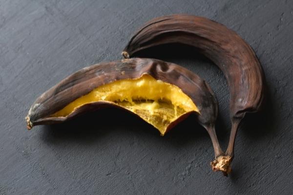 Peut-On Manger une Banane Noire Qui est Trop Mûre