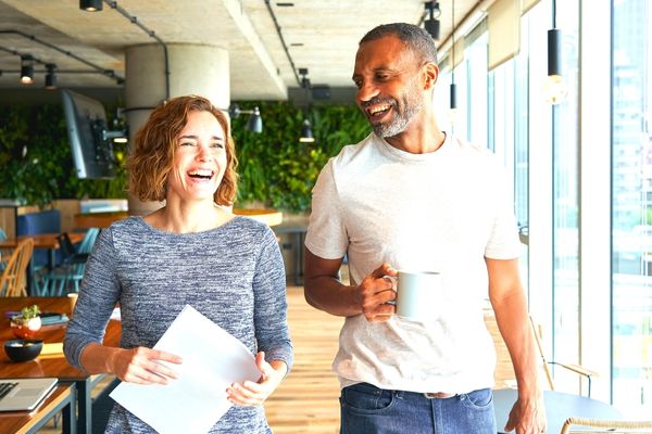 25 Façons d'Aider les Autres (Et de Vous Sentir Plus Heureux et Utile).