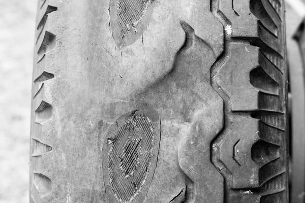 Pneus Usés : 5 Astuces Pour Savoir S’il Faut Les Changer Ou Pas.