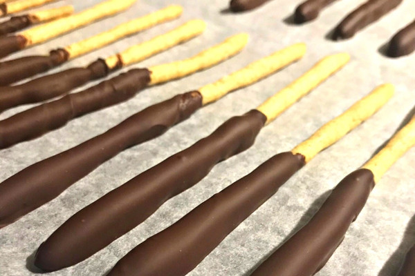 Faites Vos Mikado Maison Avec Cette Recette Facile et Prête en 5 Min.