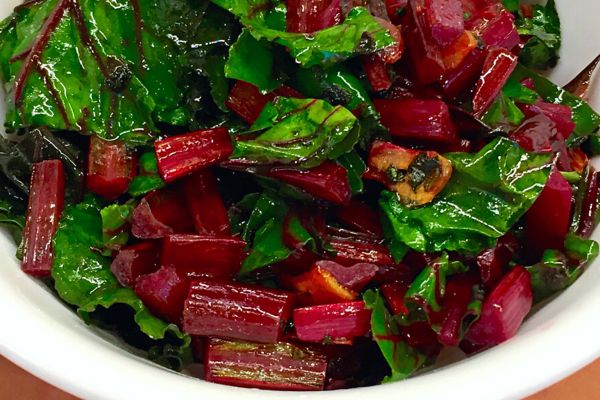 Que Faire des Feuilles de Betterave ? 6 Recettes Anti-Gaspi.