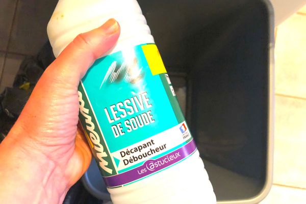 Lessive de Soude : 12 Utilisations Pratiques Pour la Maison.