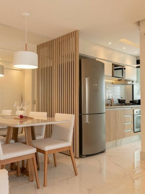 7 Astuces Pour Cacher le Frigo dans une Cuisine.