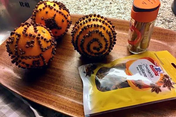 Pourquoi Planter des Clous de Girofle dans une Orange