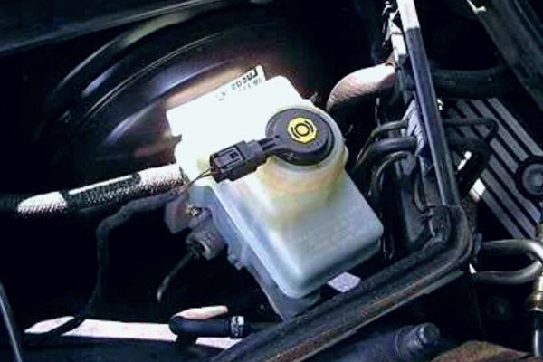 Quand Faut-il Changer le Liquide de Frein d'une Voiture