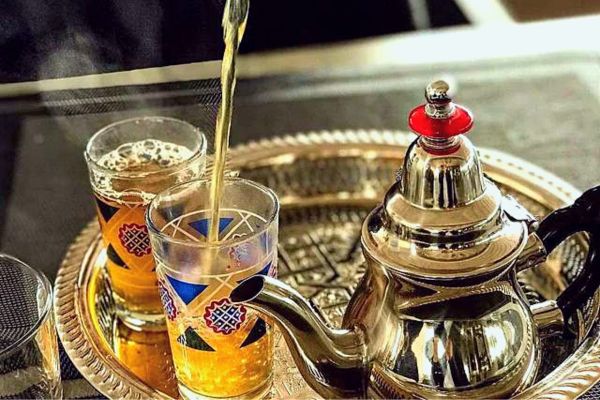 La Recette Traditionnelle du Thé Marocain à la Menthe.
