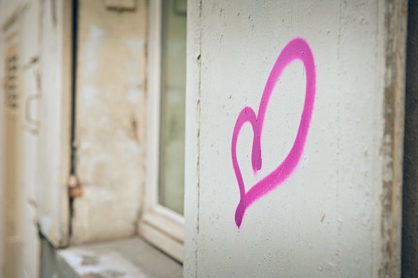 Emoji Cœur Violet : Quelle est sa Signification et Quand l'Utiliser