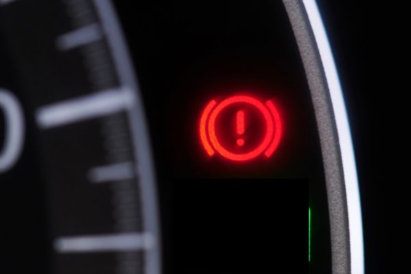 Que Signifie le Voyant "Point d'Exclamation" Sur le Tableau de Bord