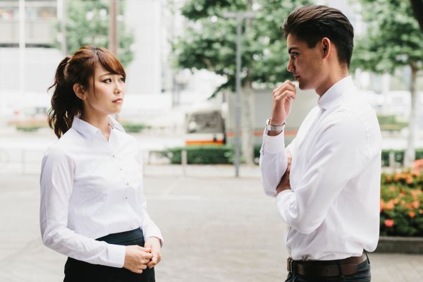 Engager une conversation : 11 Astuces Pratiques et Efficaces.