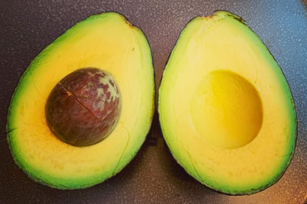 Les 7 Dangers et Méfaits de l'Avocat pour la Santé.