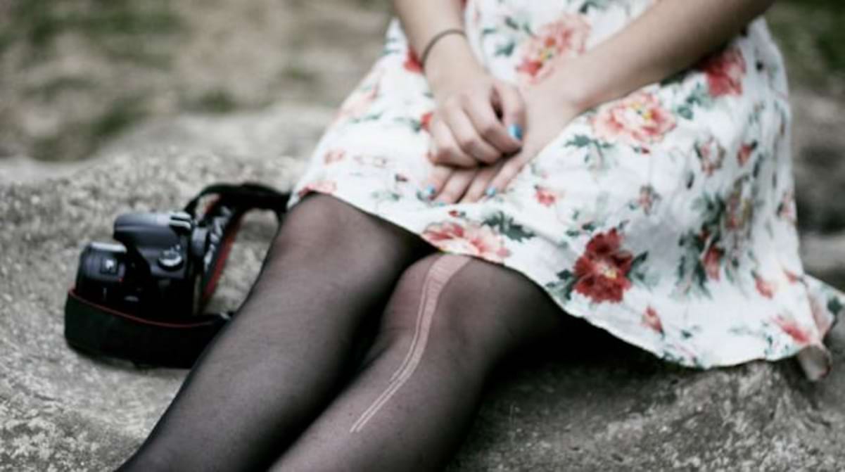 2 Astuces pour Réparer Facilement un Collant Filé.