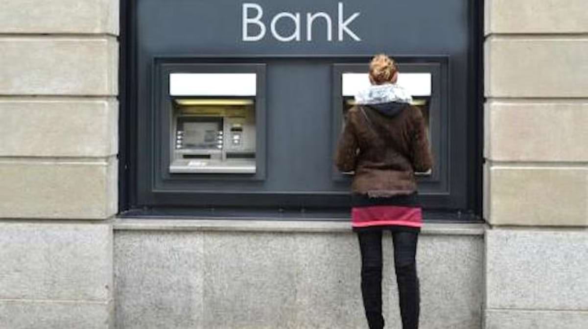 Frais de Retrait au Distributeur : Comment Ne Plus JAMAIS les Payer