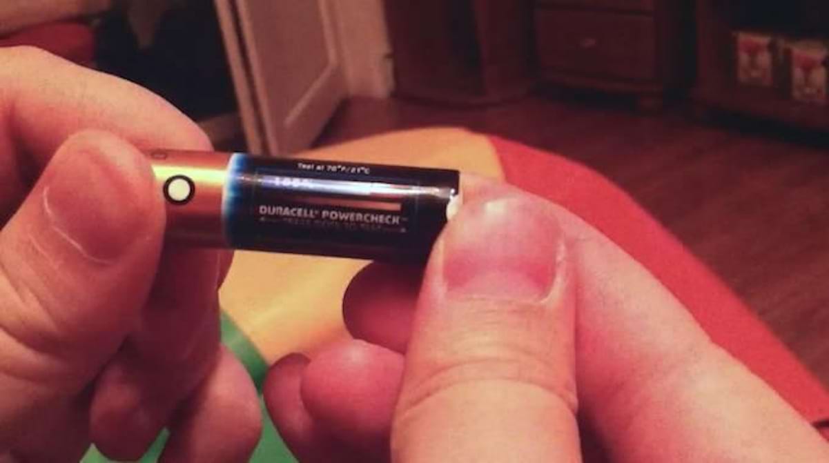 L'Astuce À Connaître Quand Votre Télécommande TV N'a Plus de Piles.